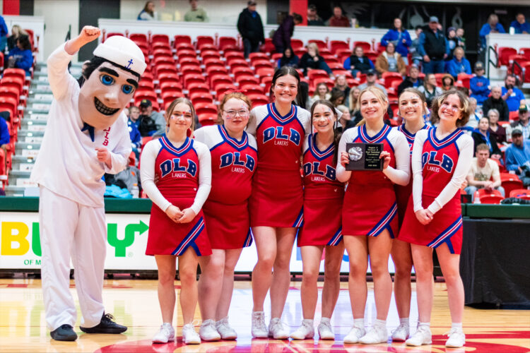 Lakers cheer team beginning to develop tradition | News, Sports, Jobs ...